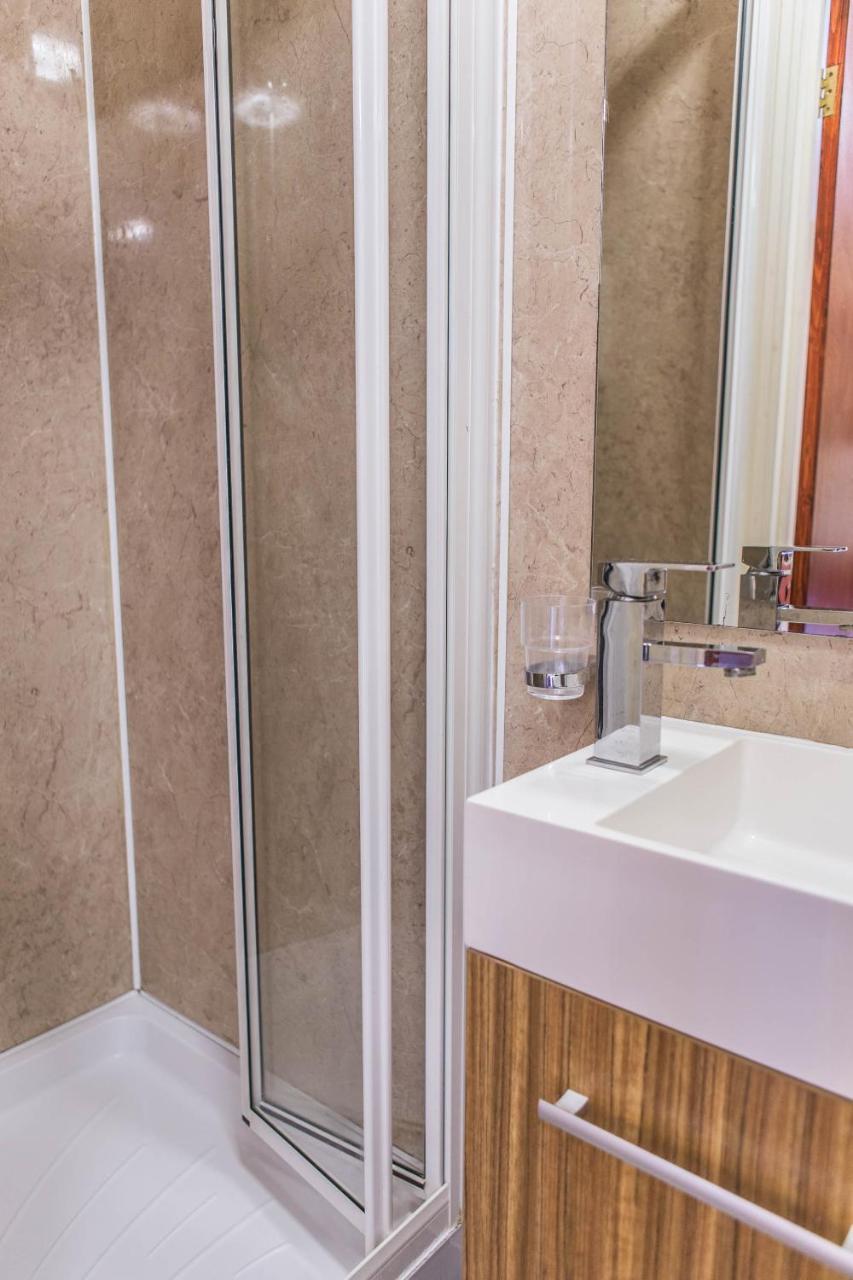 Dolphin Hotel London, London Best Rates & Deals on hotelsoflondon.net